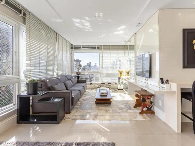 Apartamento de 3 dormitórios andar alto no Petrópolis