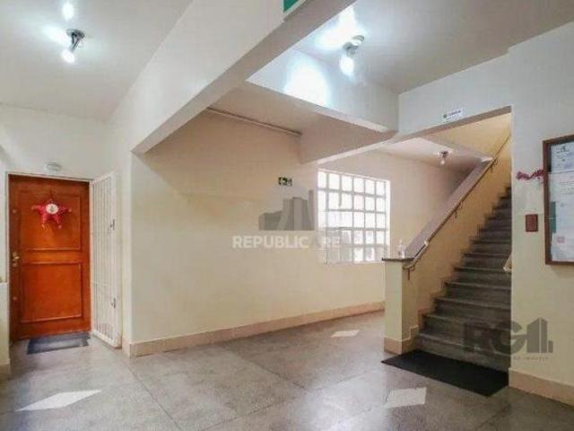 Apartamento de 3 dormitórios, banheiro social e lavabo na Cidade Baixa em Porto