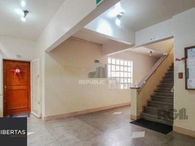 Apartamento de 3 dormitórios, banheiro social e lavabo na Cidade Baixa em Porto