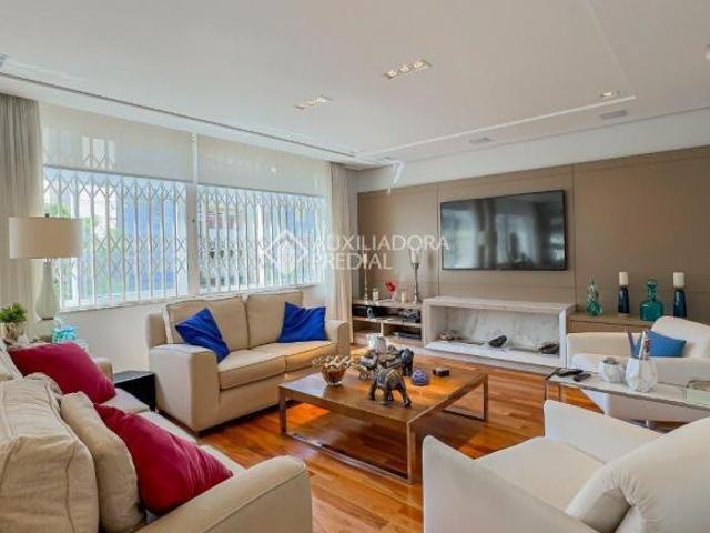 Apartamento de 3 dormitórios com 2 vagas no bairro Bom Fim Porto Alegre