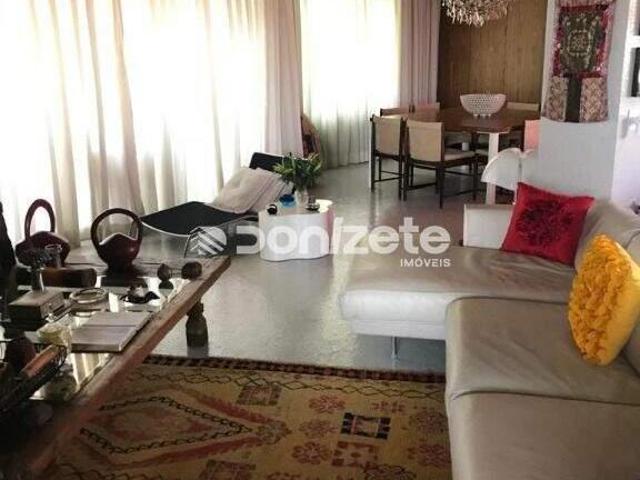 Apartamento de 3 Dormitórios com 3 Vagas em Vila Gilda, Santo André – 245 m² de Area Privativa