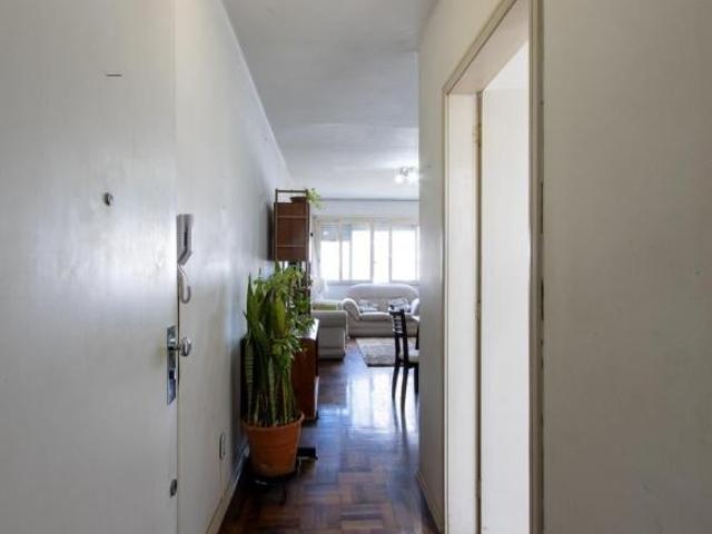 Apartamento de 3 dormitórios com uma vaga de garagem à venda no bairro Menino Deus – Porto Alegre
