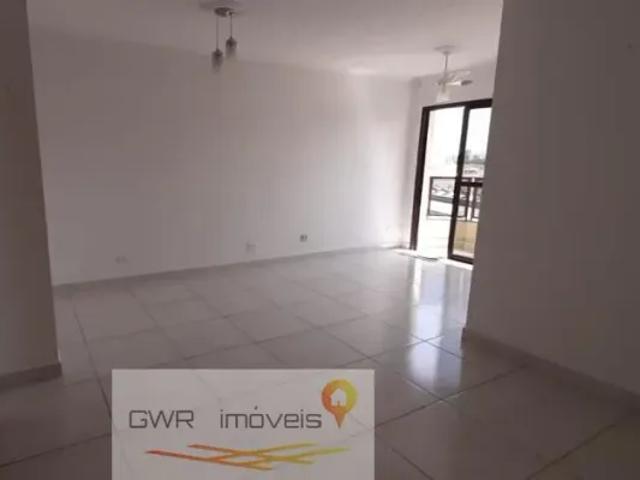 Apartamento de 3 dormitórios com armários 82m²