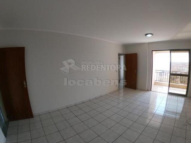Apartamento de 3 dormitórios com armários embutidos