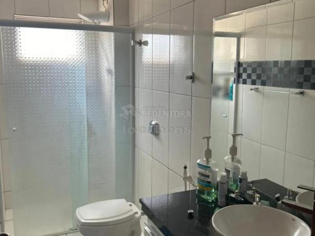 Apartamento de 3 dormitórios com armários no bairro Villa Imperial