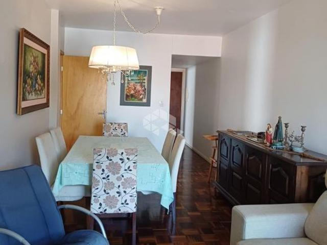 Apartamento de 3 dormitórios com dependência, elevador e 2 vagas de garegm o Bairro Santa Cecília pr