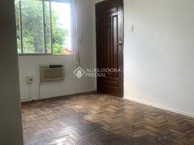 Apartamento de 3 dormitórios com pátio no bairro Sarandi