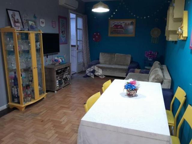 Apartamento de 3 dormitórios com sacada no Menino Deus entre as Av. Praisa de Belas e Getulio Vargas