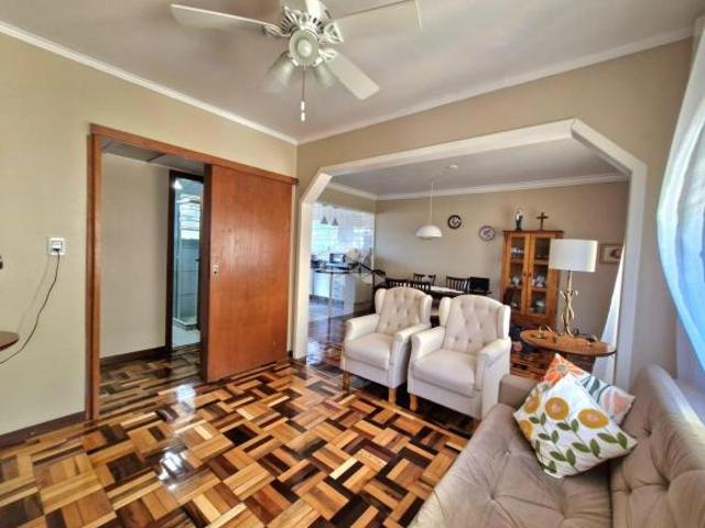 Apartamento de 3 dormitórios e 1 vaga de garagem, no bairro Humaitá, em Porto Alegre