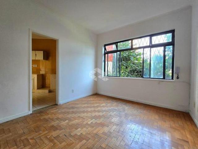 Apartamento de 3 dormitórios e 1 vaga de garagem, no bairro Petrópolis, em Porto Alegre