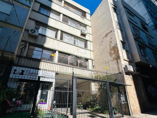 Apartamento de 3 dormitorios suíte frente, garagem, com 152 metros privativos