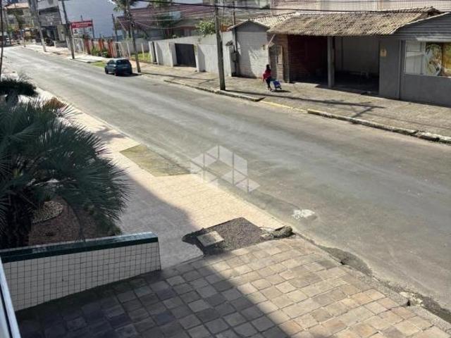 Apartamento de 3 dormitórios sendo 1 suíte mobiliado com sacada e vaga de garagem em Capão da Canoa!