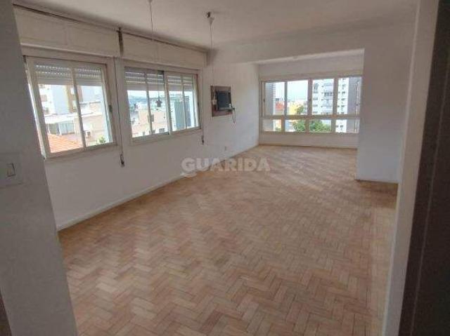 Apartamento de 3 dormitórios, sendo 1 suíte, no bairro Petrópolis Imóvel com 120m² de área útil. COD: 24018