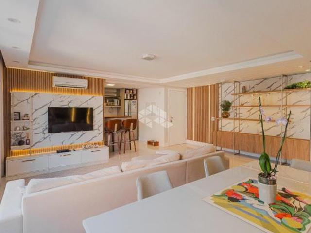 Apartamento de 3 dormitórios sendo 1 suite totalmente mobiliado à venda no coração do bairro Petrópo