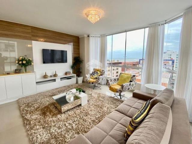 Apartamento de 3 dormitórios, 1 suíte, 1 box, mobiliado e decorado, no Bairro Ce