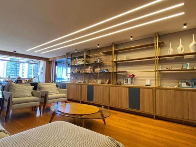 Apartamento de 3 dormitórios, 1 suíte, 2 vagas no Centro