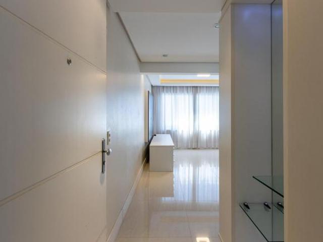 Apartamento de 3 dormitórios, 1 suíte e 2 vagas escrituradas no bairro Tristeza
