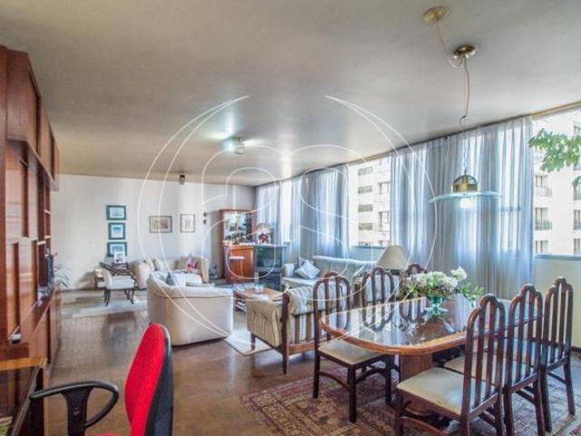 Apartamento de 3 quartos, 198m² à venda no Jardim Paulista