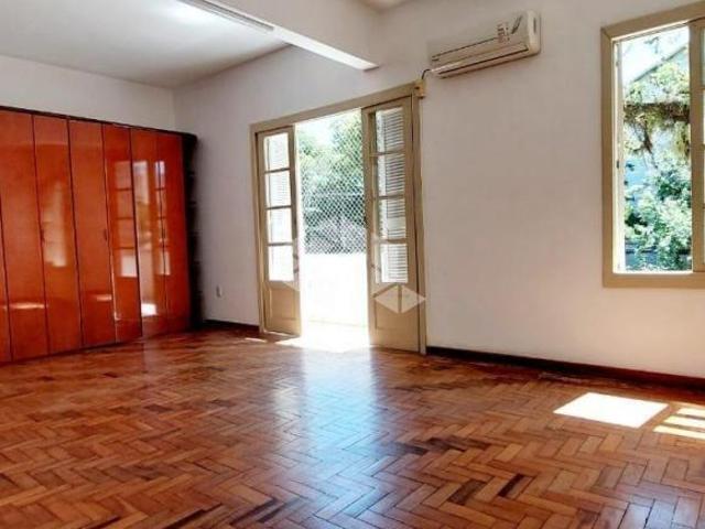 Apartamento de 3 quartos, 1 suíte com sacada no próximo ao Clinicas