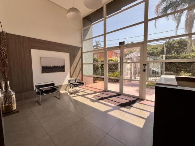 Apartamento de 3 quartos, 2 suítes e 2 vagas de garagem no Menino Deus em POA/RS
