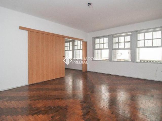 Apartamento de 3 quartos com sacada na Ramiro Barcelos