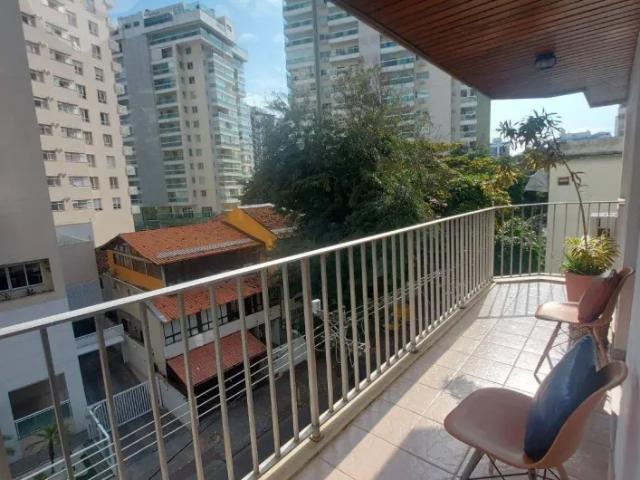 Apartamento de 3 quartos com varanda