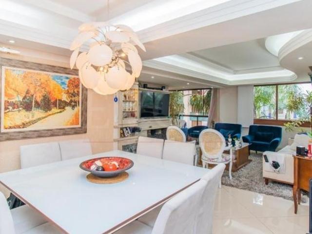 Apartamento de 3 quartos com 177m² e 2 vagas de garagem à venda em Petrópolis, Porto Alegre RS!