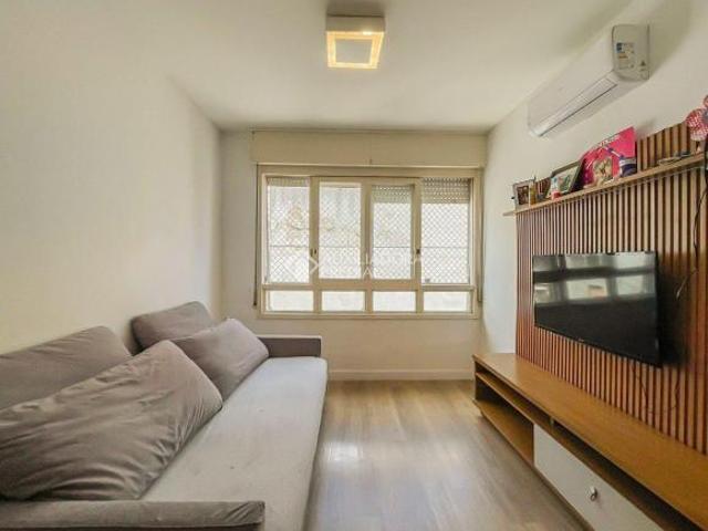 Apartamento de 3 quartos com 1 suíte e 1 vaga no bairro Bom Fim