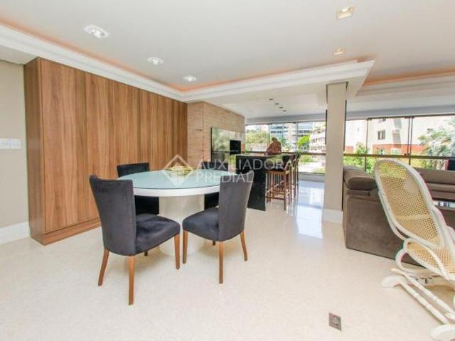 Apartamento de 3 quartos com 2 vagas à venda no bairro Bela Vista em Porto Alegre