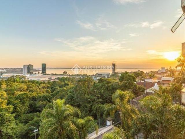 Apartamento de 3 quartos com 3 suítes e 3 vagas à venda no bairro Cristal em Porto Alegre