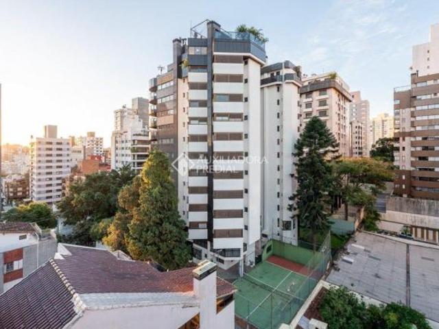 Apartamento de 3 quartos com 3 suítes e 3 vagas à venda no bairro Petrópolis em Porto Alegre