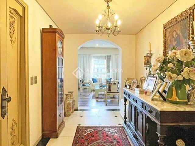 Apartamento de 3 quartos com 3 vagas de garagem à venda no bairro Rio Branco em Porto Alegre