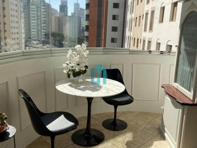 Apartamento de 3 quartos à venda em Moema