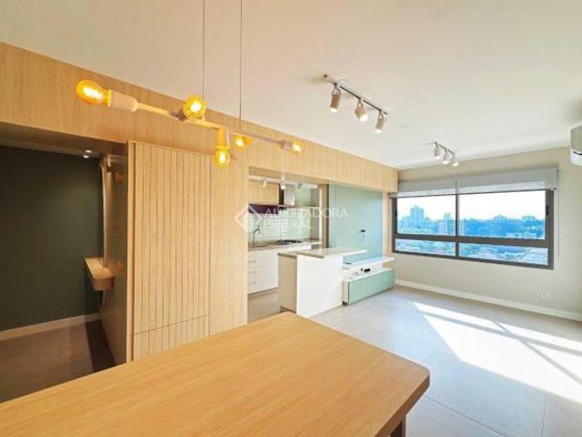 Apartamento de 3 quartos e 2 vagas à venda no bairro Passo da Areia em Porto Alegre