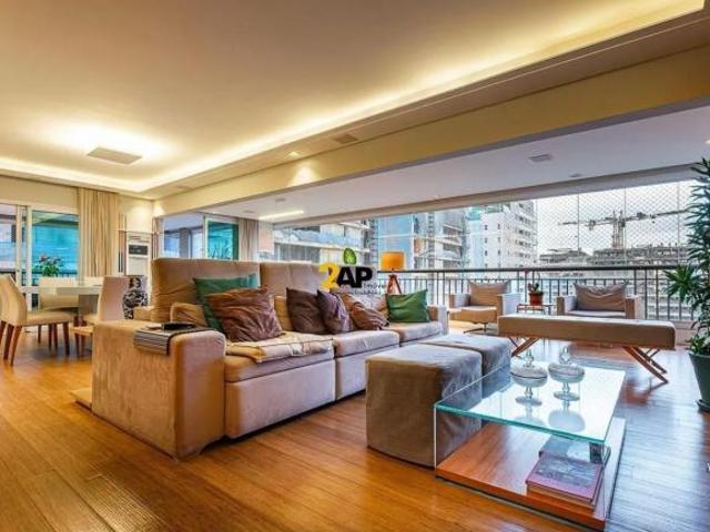 Apartamento de 3 quartos e 3 suítes na R. Tutóia com 223m², 3 salas, 4 banheiros e 4 vagas de garage