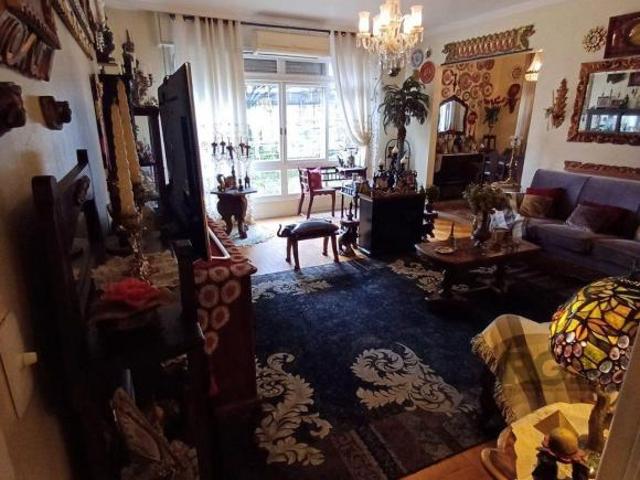 Apartamento de 3 quartos, localizado no bairro Petrópolis em Porto Alegre/RS