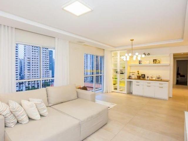 Apartamento de 3 quartos no Batel