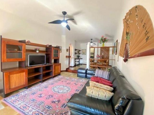 Apartamento de 3 quartos na Praia da Enseada Região da Brunella
