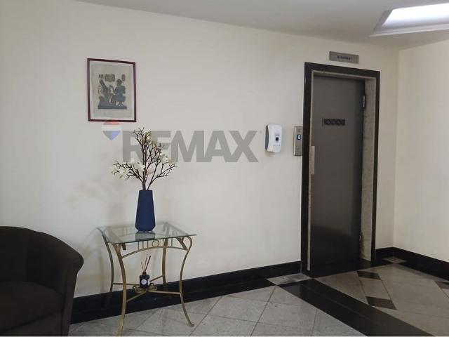 Apartamento de 3 quartos, sol da manhã para alugar na Praia do Canto, Vitória