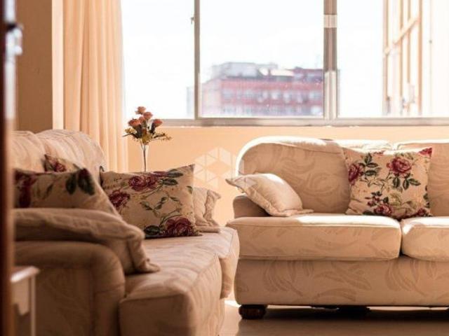 Apartamento de 3 quartos, sendo 3 suítes, semimobiliado, com 140m² no Bairro Centro Histórico de Por