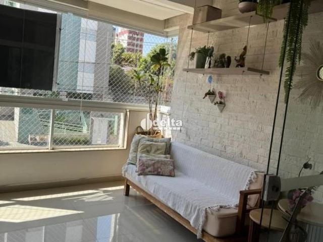 Apartamento de 3 quartos sendo 1 suíte disponível para venda no bairro Saraiva em Uberlândia MG