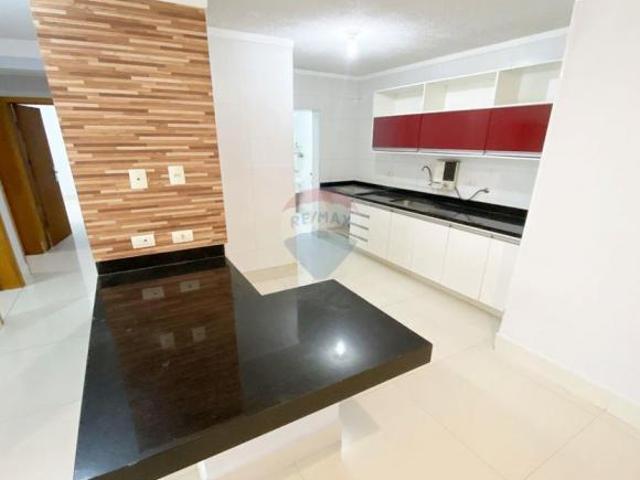 Apartamento de 3 quartos sendo uma suíte reformado com porcelanato a 10 metros da praia do Tombo