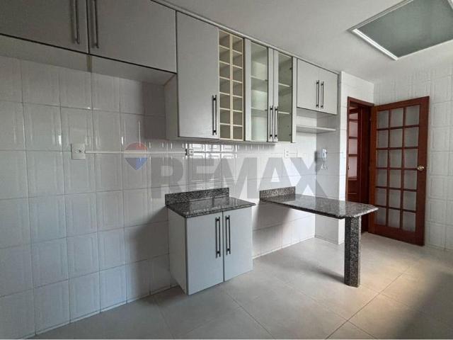 Apartamento de 3 quartos, suite, duas vagas no centro da cidade próximo ao comércio, escolas, igrejas, mercados e drogarias
