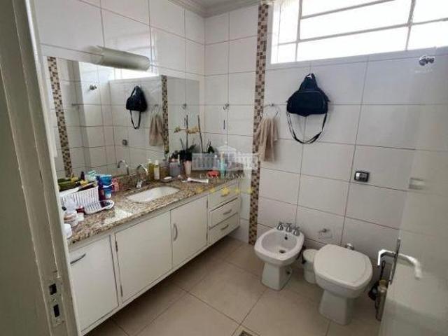 Apartamento de 3 Quartos um sendo suite e com 3 Sacadas Bem Distribuidas em Localizacao Privilegiada