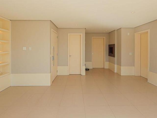 Apartamento de 3 quartos, 3 suítes, com 02 garagens individuais no Bairro Petrópolis, próximo a Enco