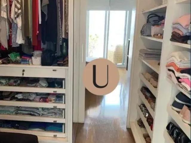 Apartamento de 3 Suítes e 4 Vagas de Garagem