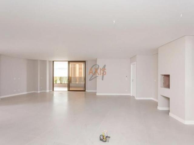 Apartamento de 3 Suítes à Venda no Edifício Carmen | Água Verde Curitiba