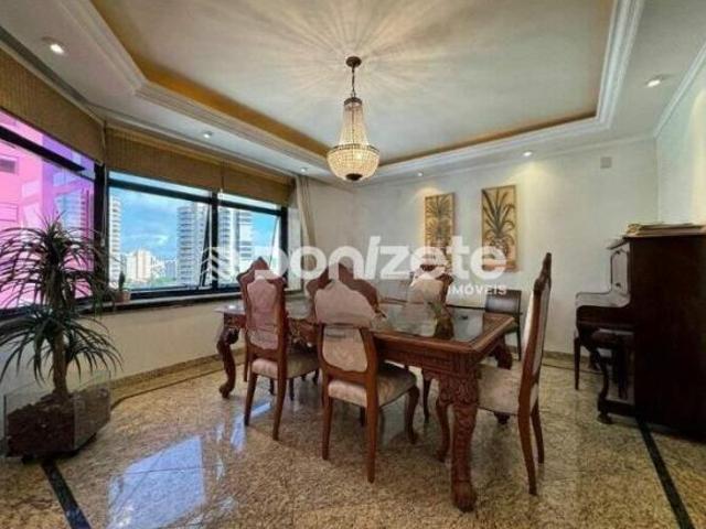 Apartamento de 3 suítes com 202 m², frente, 5 vagas e alto padrão em Jardim Santo André