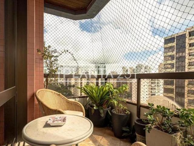 Apartamento de 3 suítes e 4 vagas em Alameda dos Guaramomis, Moema, São Paulo Venda