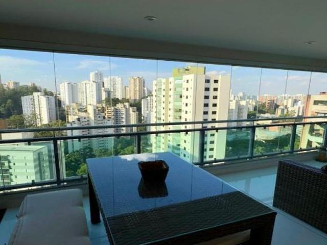 Apartamento de 3 suítes em Vila Andrade